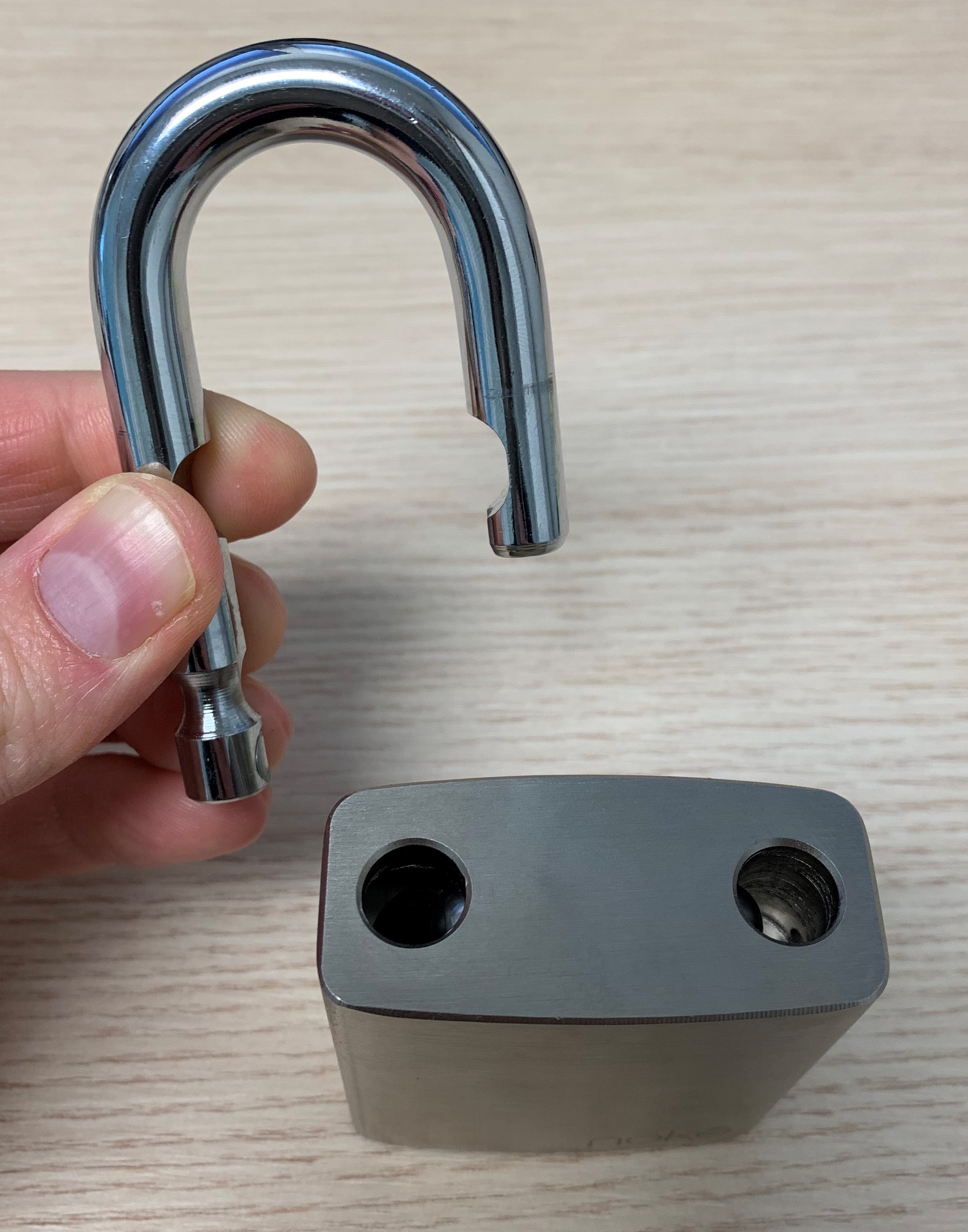 Allied Locks RockIT HD Padlock Shackle and Battery change – RockIT Lock ...